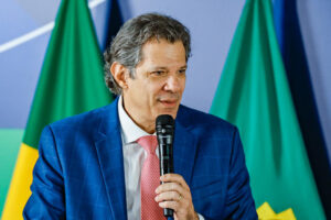 'Tarcísio é especialista em contrato mal feito', diz Haddad